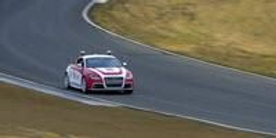 Stanford Autonomous Car Learns to Handle Unknown Conditions | Lab Manager