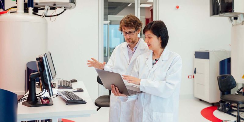 A Guide to Outsourcing Laboratory Services | Lab Manager