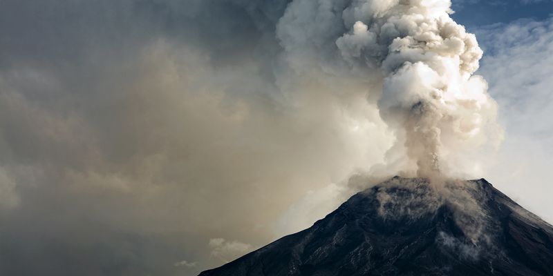Giant Volcanic ‘Chain’ Spills Secrets on Inner Workings of Volcanoes ...
