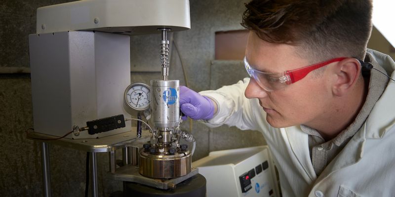 Nano-Scale Materials Mimic Enzymes to Convert CO2 into Chemical ...