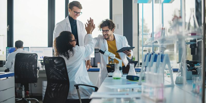 Three Keys to Offering Praise and Recognition | Lab Manager