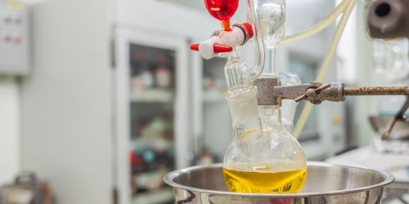 Vacuum Flask Safety: Best Practices and Guidelines | Lab Manager