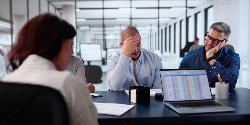 10 Demotivating Management Behaviors to Avoid in the Lab | Lab Manager