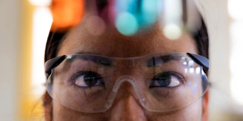Yale’s New AI Chemistry Platform Generates Experimental Laboratory ...